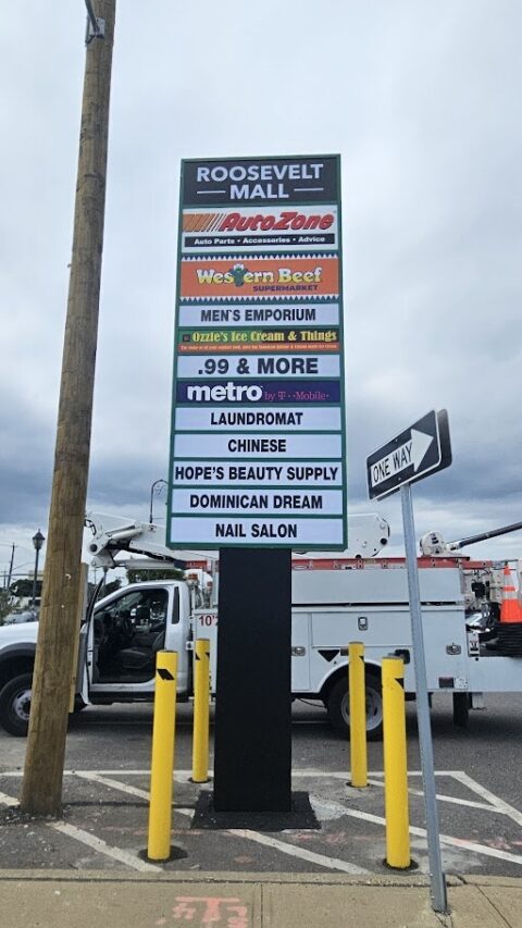Roosevelt Mall Pylon Sign - Valle Signs & Awnings