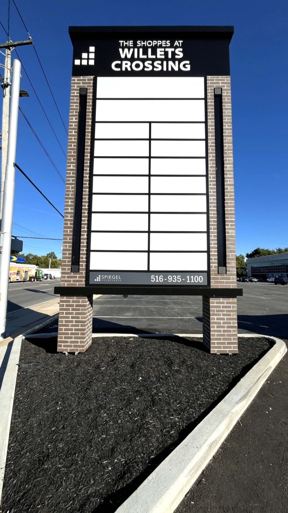 A Shopping Center Pylon Sign For Curb Appeal - Valle Signs